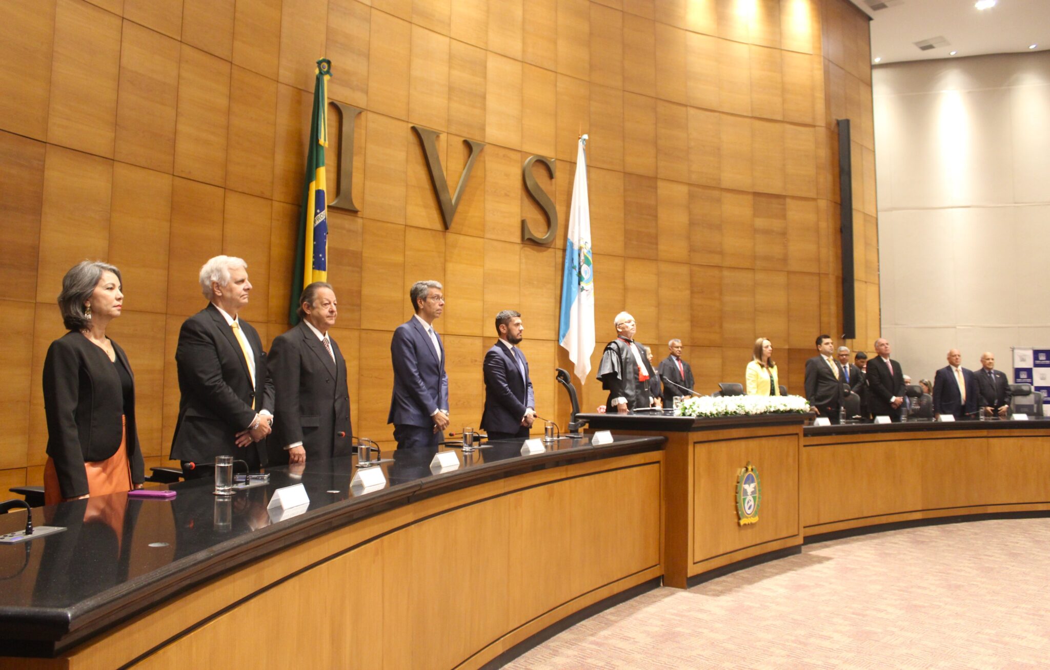 Em plenário lotado, 25 novos juízes tomam posse no Tribunal de Justiça ...