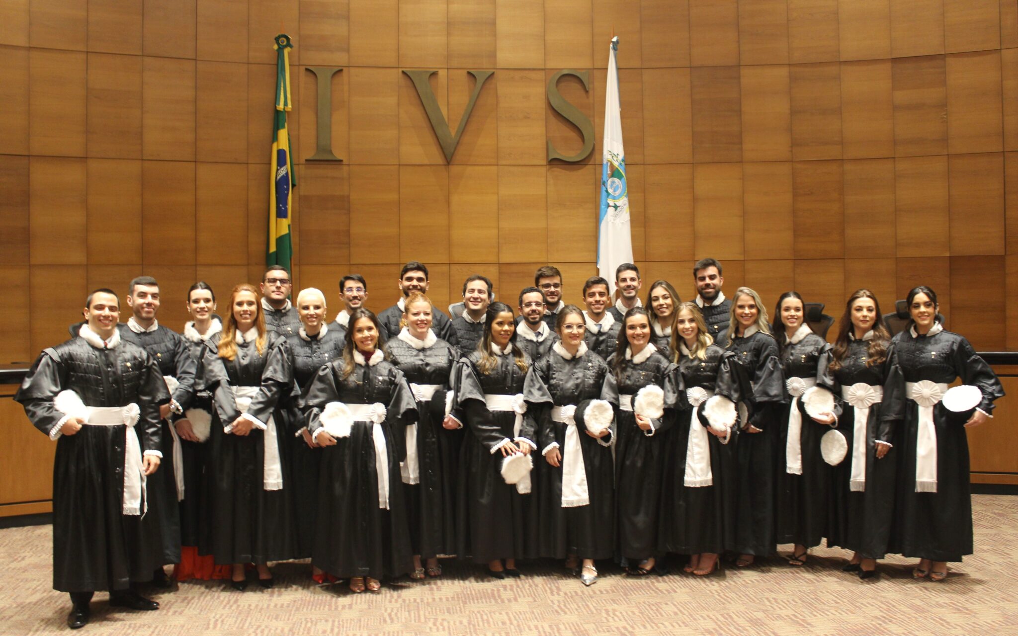Em plenário lotado, 25 novos juízes tomam posse no Tribunal de Justiça ...